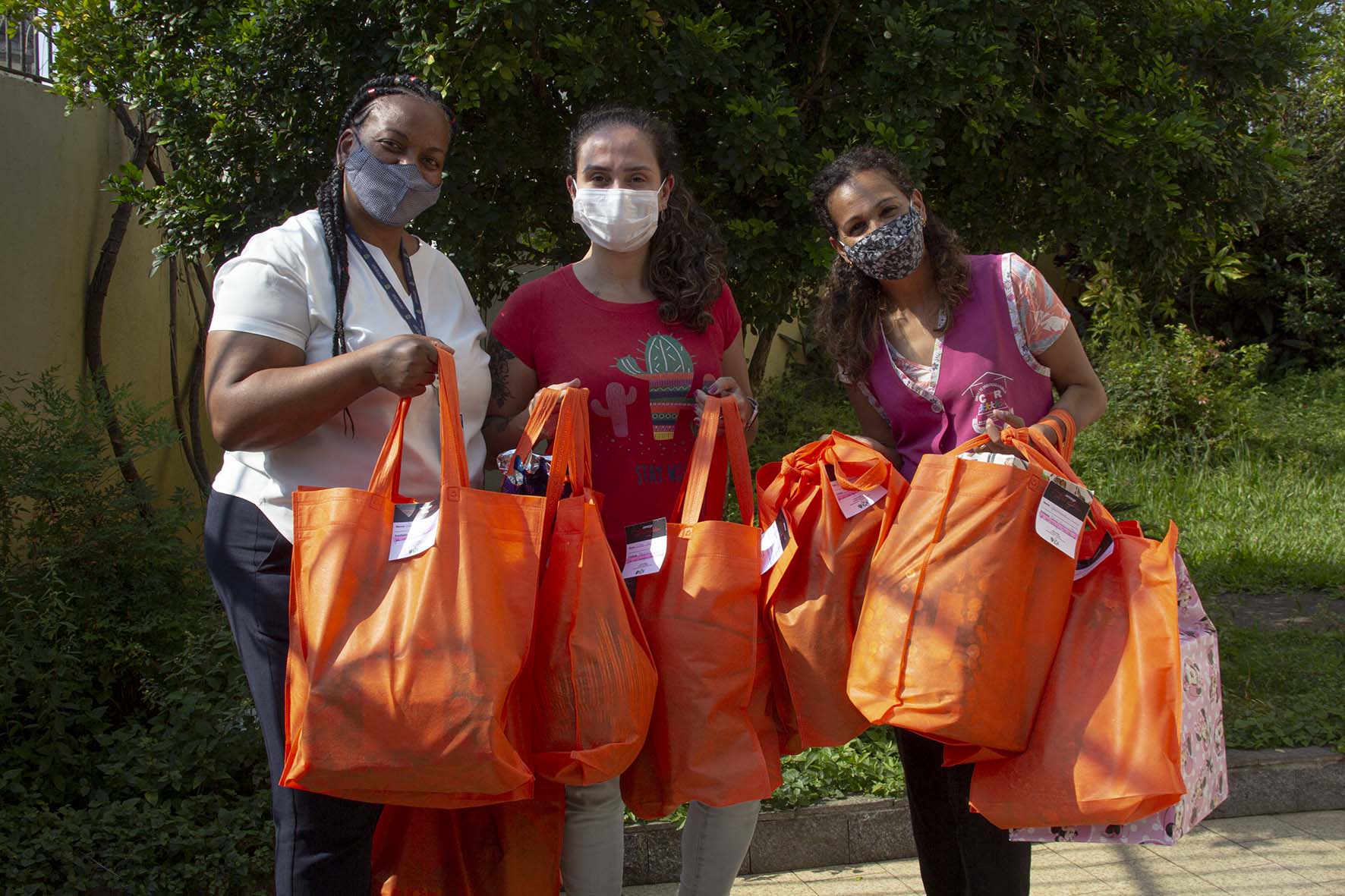 Presentes da Árvore de Natal Solidária da AFPESP são entregues às ...